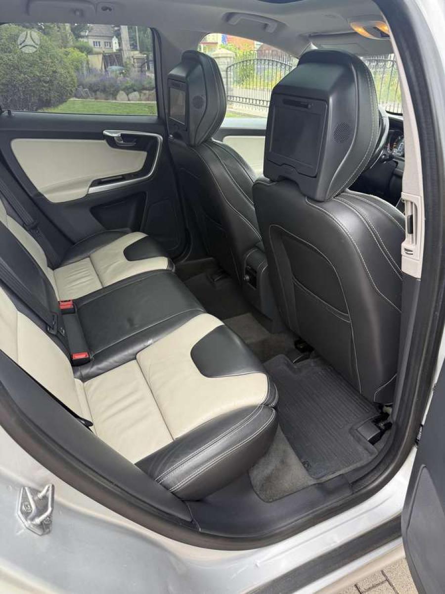 Pelēks Volvo XC60 2015 Kėdainiai, ar dzinēja tilpumu 2.40 L un nobraukumu 215 tūkst. km par 15399 €, foto 18 vietnē AUTOMOTO.COM.LV
