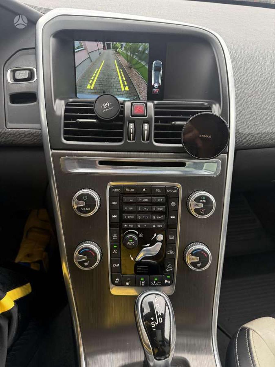 Pelēks Volvo XC60 2015 Kėdainiai, ar dzinēja tilpumu 2.40 L un nobraukumu 215 tūkst. km par 15399 €, foto 19 vietnē AUTOMOTO.COM.LV