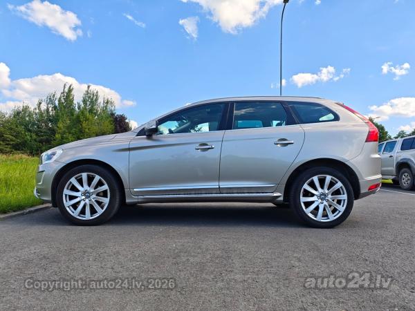 Pelēks Volvo XC60 2015 Tallina, ar dzinēja tilpumu 2.40 L un nobraukumu 166 tūkst. km par 18950 €, foto 5 vietnē AUTOMOTO.COM.LV