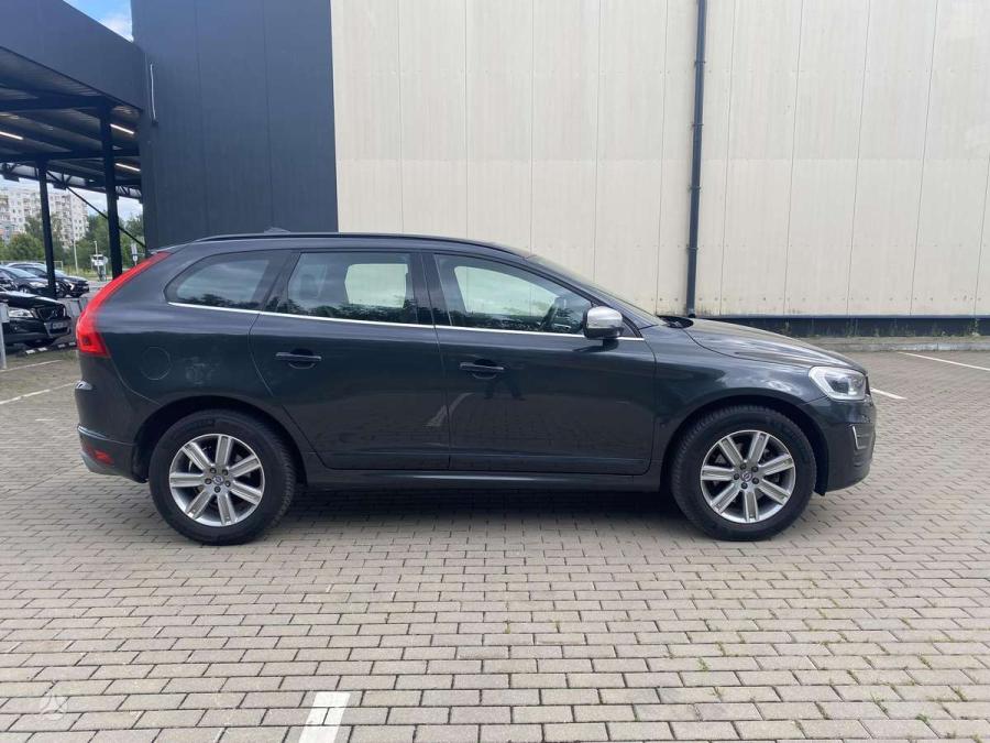 Grey Volvo XC60 2015 in Vilnius, with an engine capacity of 2.40 L and mileage of 194 thousand km for 14700 €, photo 7 on AUTOMOTO.COM.LV
