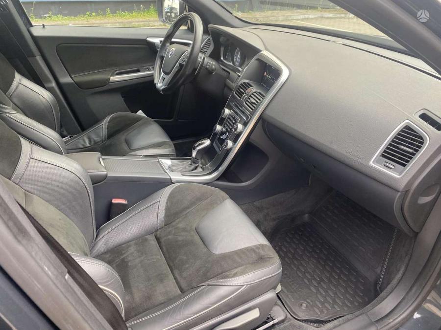 Grey Volvo XC60 2015 in Vilnius, with an engine capacity of 2.40 L and mileage of 194 thousand km for 14700 €, photo 20 on AUTOMOTO.COM.LV