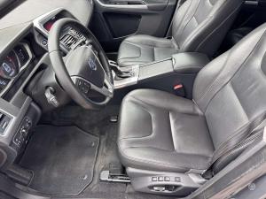 Grey Volvo XC60 2015 in Siauliai, with an engine capacity of 1.97 L and mileage of 299 thousand km for 9150 €, photo 15 on AUTOMOTO.COM.LV