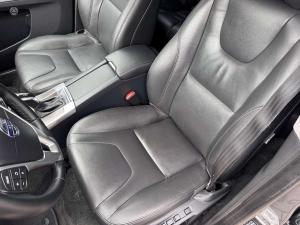 Grey Volvo XC60 2015 in Siauliai, with an engine capacity of 1.97 L and mileage of 299 thousand km for 9150 €, photo 16 on AUTOMOTO.COM.LV