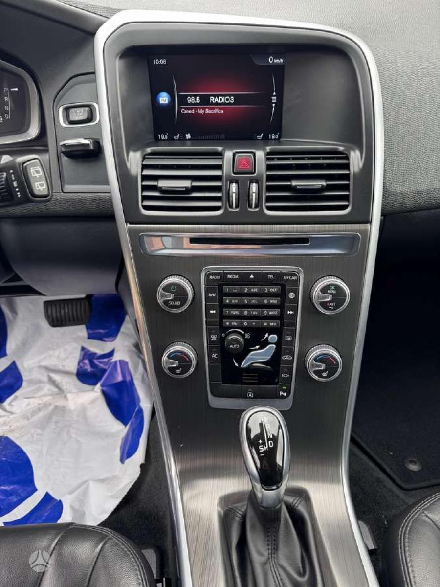 Grey Volvo XC60 2015 in Siauliai, with an engine capacity of 1.97 L and mileage of 299 thousand km for 9150 €, photo 24 on AUTOMOTO.COM.LV