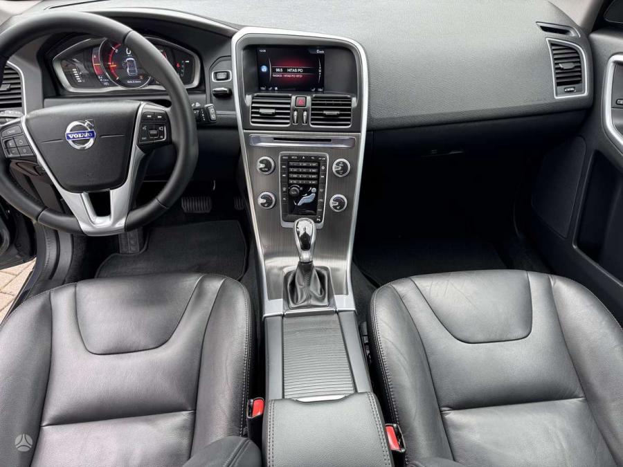 Pelēks Volvo XC60 2015 Šauļi, ar dzinēja tilpumu 1.97 L un nobraukumu 299 tūkst. km par 9150 €, foto 21 vietnē AUTOMOTO.COM.LV