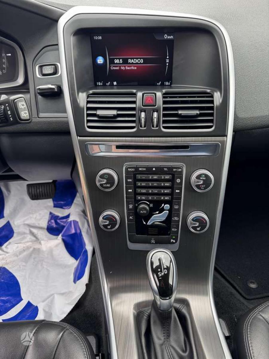 Pelēks Volvo XC60 2015 Šauļi, ar dzinēja tilpumu 1.97 L un nobraukumu 299 tūkst. km par 9150 €, foto 23 vietnē AUTOMOTO.COM.LV