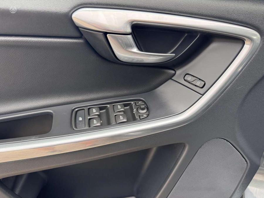 Pelēks Volvo XC60 2015 Šauļi, ar dzinēja tilpumu 1.97 L un nobraukumu 299 tūkst. km par 9150 €, foto 25 vietnē AUTOMOTO.COM.LV