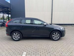 Grey Volvo XC60 2015 in Vilnius, with an engine capacity of 2.40 L and mileage of 194 thousand km for 14350 €, photo 10 on AUTOMOTO.COM.LV