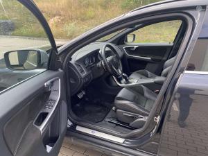 Grey Volvo XC60 2015 in Vilnius, with an engine capacity of 2.40 L and mileage of 194 thousand km for 14350 €, photo 11 on AUTOMOTO.COM.LV