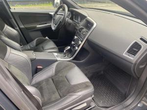 Grey Volvo XC60 2015 in Vilnius, with an engine capacity of 2.40 L and mileage of 194 thousand km for 14350 €, photo 19 on AUTOMOTO.COM.LV