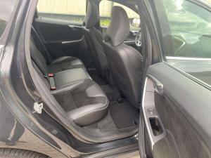 Grey Volvo XC60 2015 in Vilnius, with an engine capacity of 2.40 L and mileage of 194 thousand km for 14350 €, photo 20 on AUTOMOTO.COM.LV