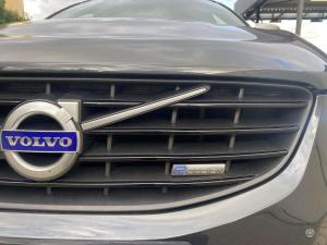 Grey Volvo XC60 2015 in Vilnius, with an engine capacity of 2.40 L and mileage of 194 thousand km for 14350 €, photo 26 on AUTOMOTO.COM.LV