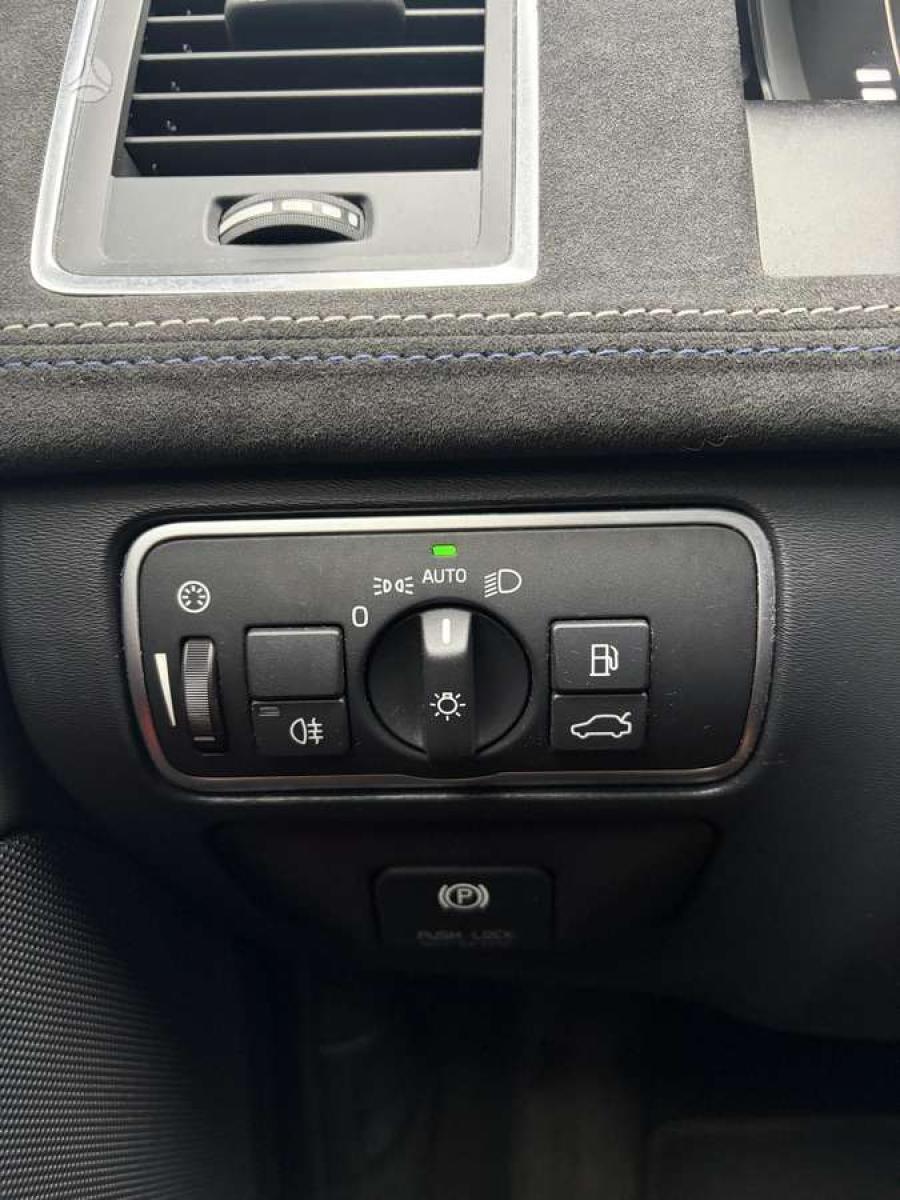 Pelēks Volvo XC60 2015 Klaipėda, ar dzinēja tilpumu 2.95 L un nobraukumu 203 tūkst. km par 14450 €, foto 13 vietnē AUTOMOTO.COM.LV