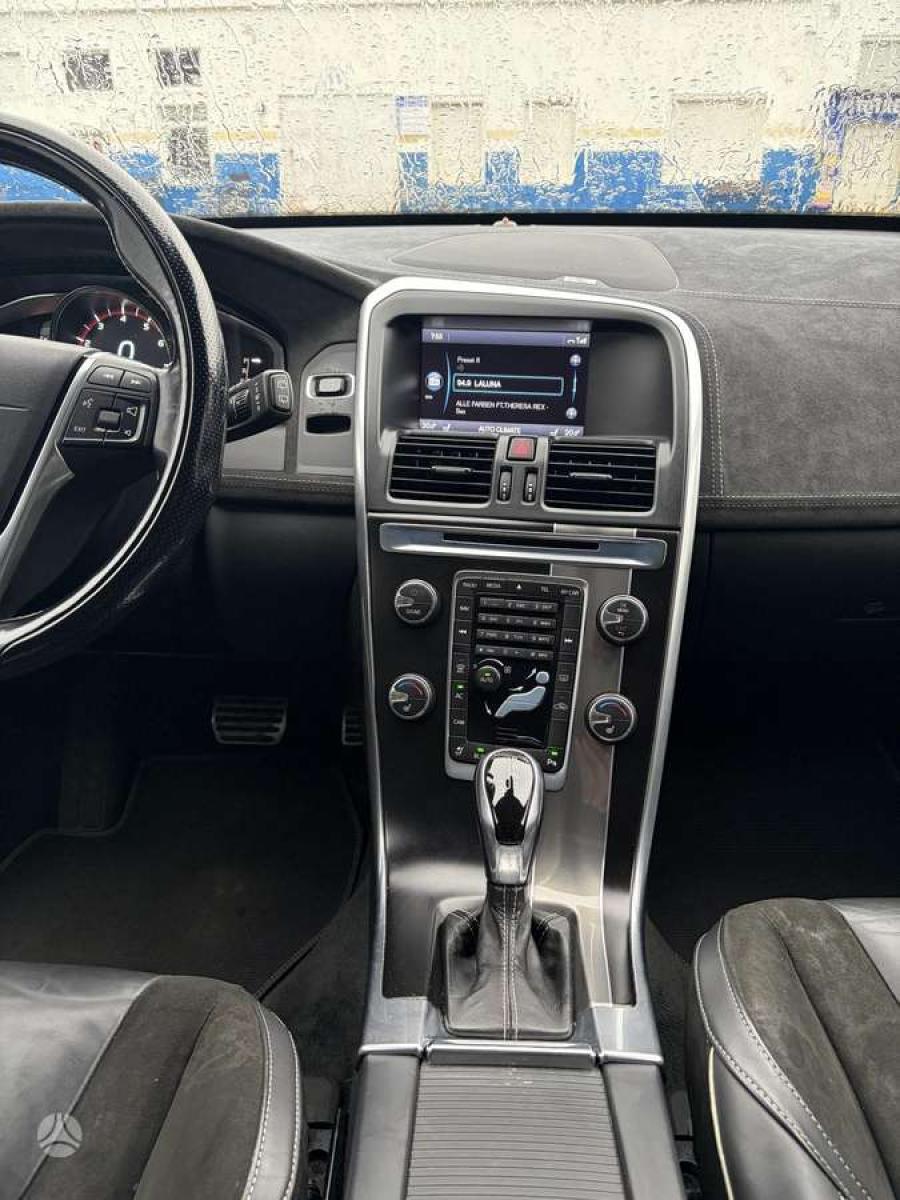 Pelēks Volvo XC60 2015 Klaipėda, ar dzinēja tilpumu 2.95 L un nobraukumu 203 tūkst. km par 14450 €, foto 15 vietnē AUTOMOTO.COM.LV