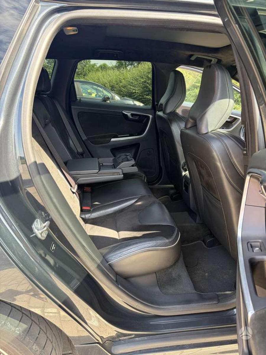 Pelēks Volvo XC60 2015 Klaipėda, ar dzinēja tilpumu 2.95 L un nobraukumu 203 tūkst. km par 14450 €, foto 21 vietnē AUTOMOTO.COM.LV