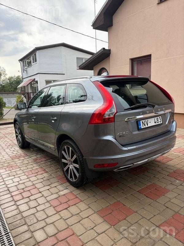 Grey Volvo XC60 2015 in Aizkraukle, with an engine capacity of 2.00 L and mileage of 227 thousand km for 15500 €, photo 4 on AUTOMOTO.COM.LV