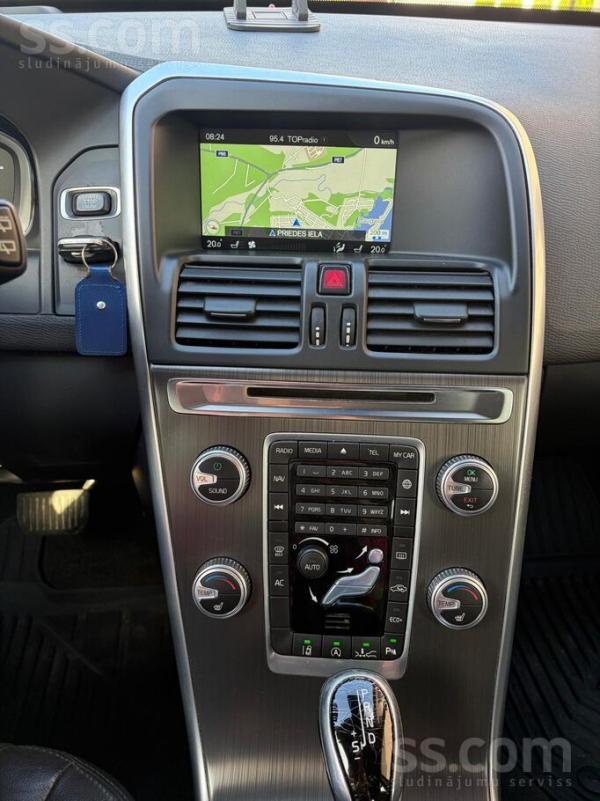 Grey Volvo XC60 2015 in Aizkraukle, with an engine capacity of 2.00 L and mileage of 227 thousand km for 15500 €, photo 7 on AUTOMOTO.COM.LV