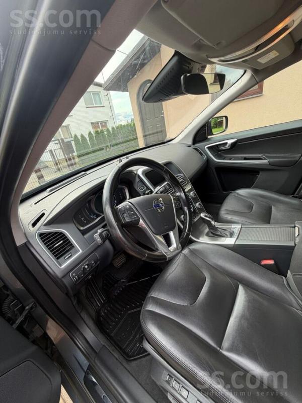 Grey Volvo XC60 2015 in Aizkraukle, with an engine capacity of 2.00 L and mileage of 227 thousand km for 15500 €, photo 9 on AUTOMOTO.COM.LV