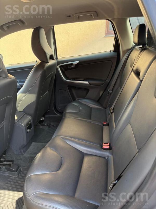 Pelēks Volvo XC60 2015 Aizkraukle, ar dzinēja tilpumu 2.00 L un nobraukumu 227 tūkst. km par 15500 €, foto 10 vietnē AUTOMOTO.COM.LV