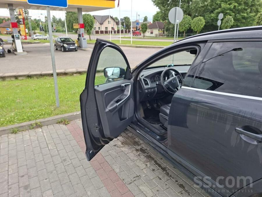 Pelēks Volvo XC60 2015 Krāslava, ar dzinēja tilpumu 2.00 L un nobraukumu 272 tūkst. km par 7400 €, foto 5 vietnē AUTOMOTO.COM.LV