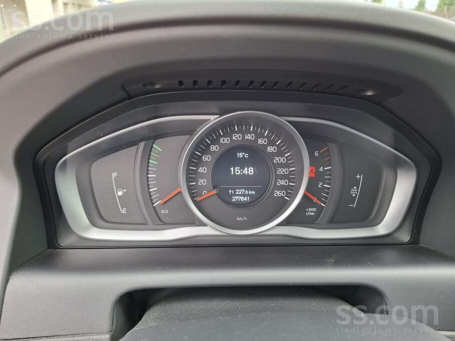 Pelēks Volvo XC60 2015 Krāslava, ar dzinēja tilpumu 2.00 L un nobraukumu 272 tūkst. km par 7400 €, foto 10 vietnē AUTOMOTO.COM.LV