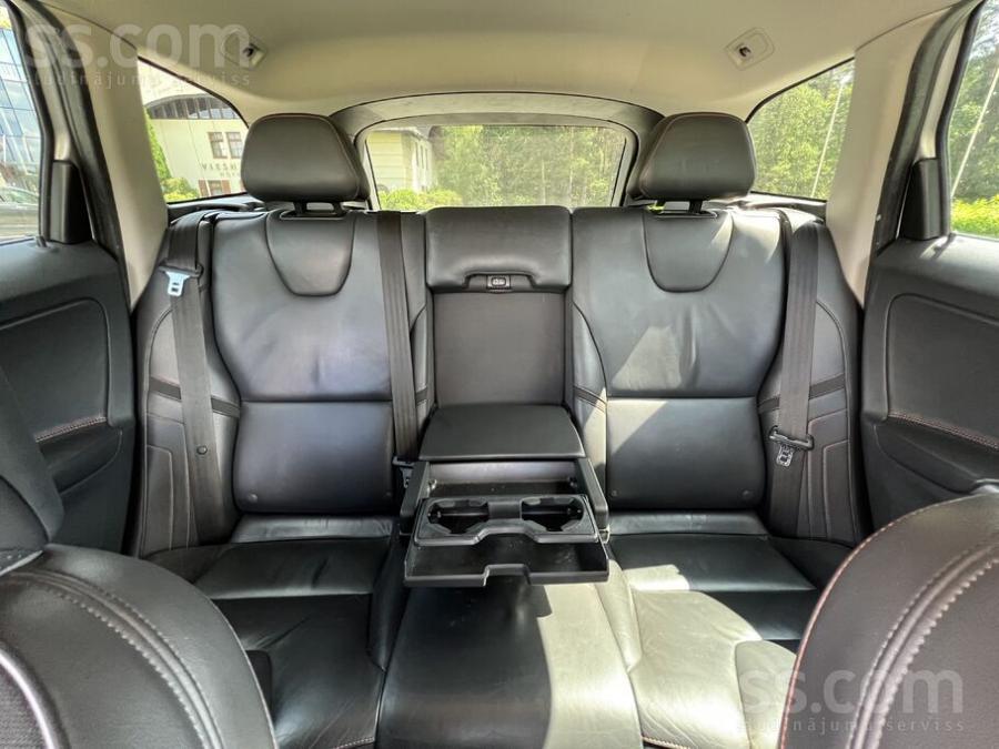 Pelēks Volvo XC60 2015 Rīga, ar dzinēja tilpumu 2.00 L un nobraukumu 219 tūkst. km par 13100 €, foto 8 vietnē AUTOMOTO.COM.LV
