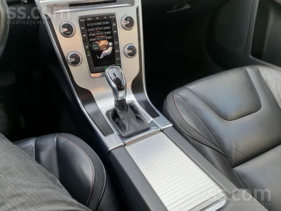 Pelēks Volvo XC60 2015 Rīga, ar dzinēja tilpumu 2.00 L un nobraukumu 219 tūkst. km par 13100 €, foto 13 vietnē AUTOMOTO.COM.LV