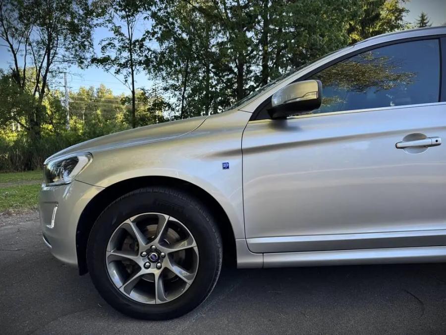 Grey Volvo XC60 2015 in Jurmala, with an engine capacity of 2.00 L and mileage of 268 thousand km for 13300 €, photo 11 on AUTOMOTO.COM.LV