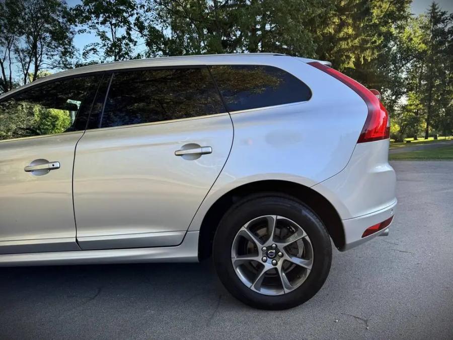 Grey Volvo XC60 2015 in Jurmala, with an engine capacity of 2.00 L and mileage of 268 thousand km for 13300 €, photo 12 on AUTOMOTO.COM.LV