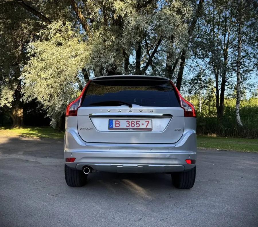 Grey Volvo XC60 2015 in Jurmala, with an engine capacity of 2.00 L and mileage of 268 thousand km for 13300 €, photo 13 on AUTOMOTO.COM.LV