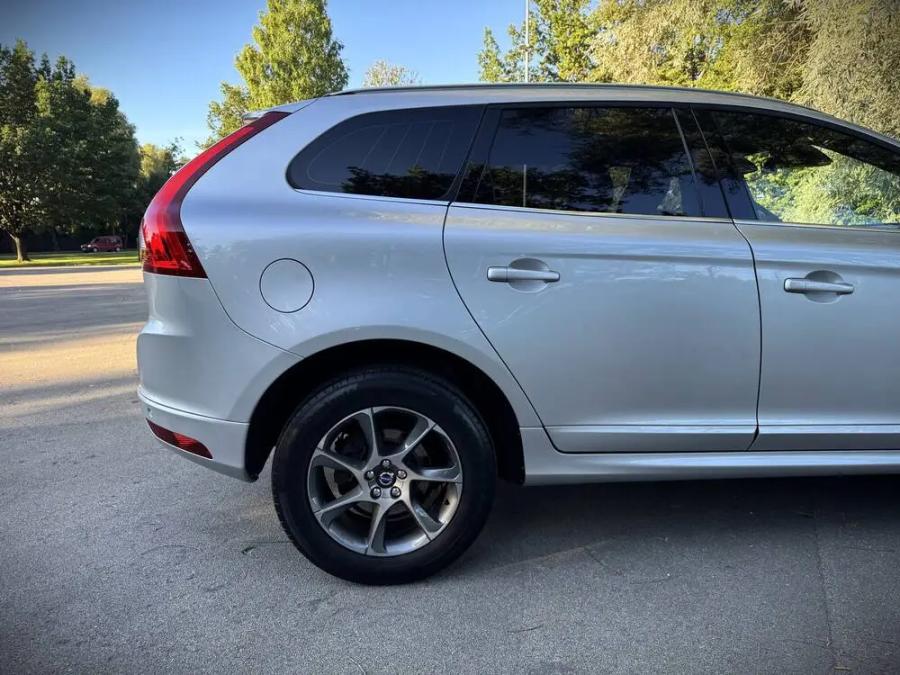 Grey Volvo XC60 2015 in Jurmala, with an engine capacity of 2.00 L and mileage of 268 thousand km for 13300 €, photo 15 on AUTOMOTO.COM.LV
