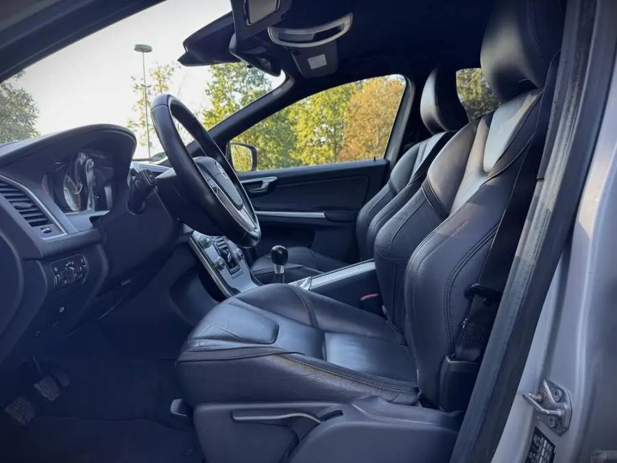 Grey Volvo XC60 2015 in Jurmala, with an engine capacity of 2.00 L and mileage of 268 thousand km for 13300 €, photo 20 on AUTOMOTO.COM.LV