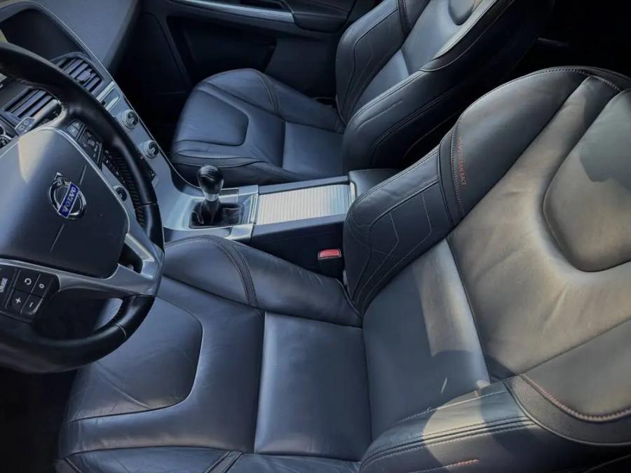 Grey Volvo XC60 2015 in Jurmala, with an engine capacity of 2.00 L and mileage of 268 thousand km for 13300 €, photo 25 on AUTOMOTO.COM.LV