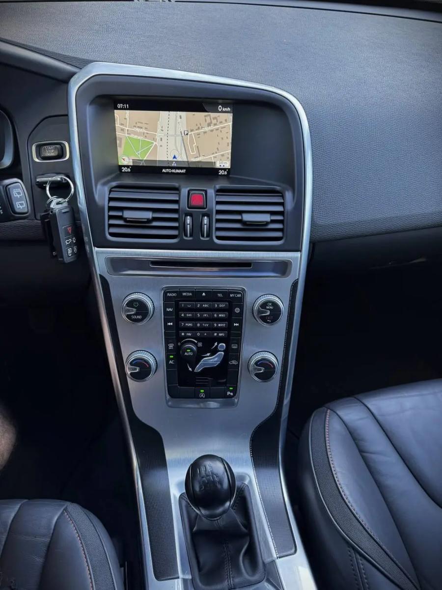 Grey Volvo XC60 2015 in Jurmala, with an engine capacity of 2.00 L and mileage of 268 thousand km for 13300 €, photo 27 on AUTOMOTO.COM.LV
