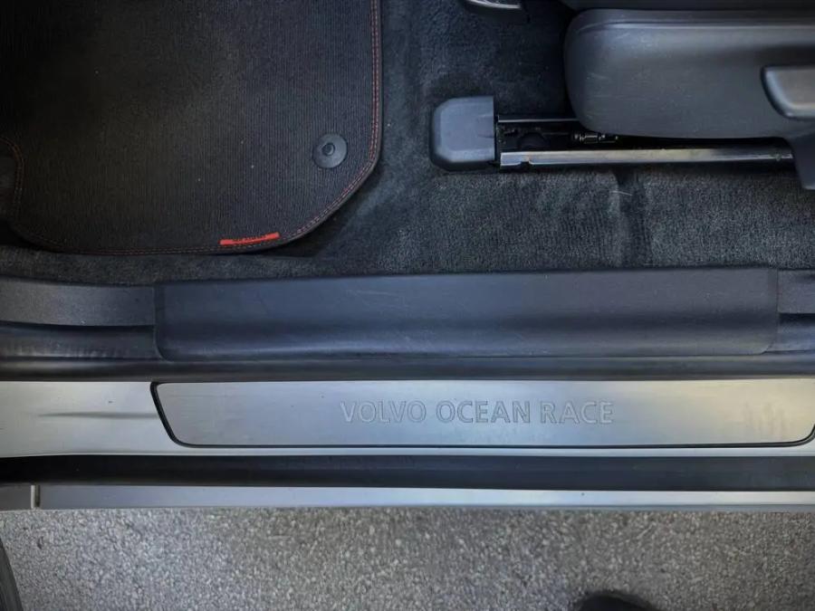 Grey Volvo XC60 2015 in Jurmala, with an engine capacity of 2.00 L and mileage of 268 thousand km for 13300 €, photo 30 on AUTOMOTO.COM.LV