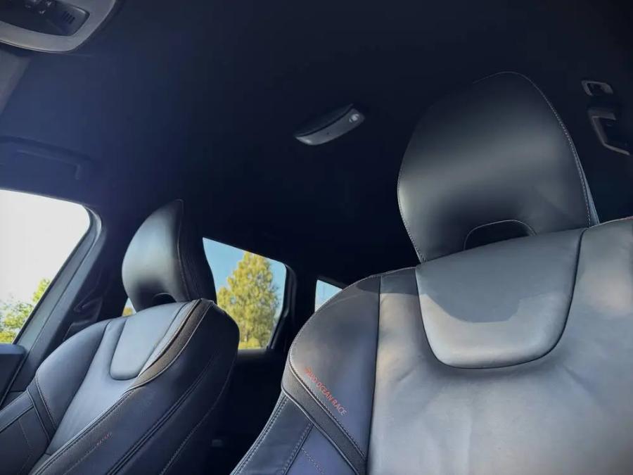 Grey Volvo XC60 2015 in Jurmala, with an engine capacity of 2.00 L and mileage of 268 thousand km for 13300 €, photo 31 on AUTOMOTO.COM.LV