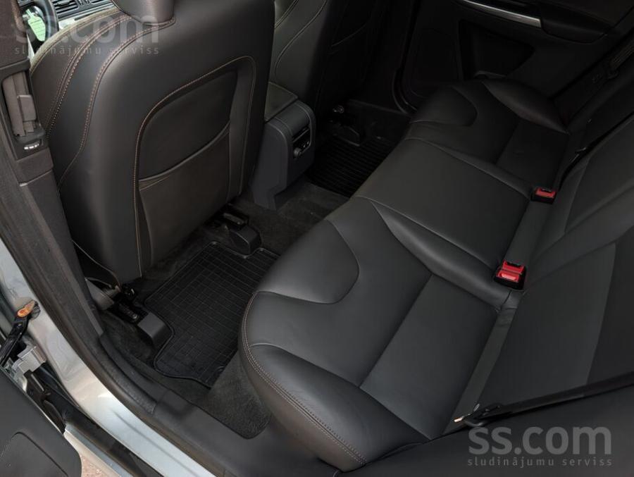 Pelēks Volvo XC60 2015 Jūrmala, ar dzinēja tilpumu 2.40 L un nobraukumu 344 tūkst. km par 12950 €, foto 19 vietnē AUTOMOTO.COM.LV