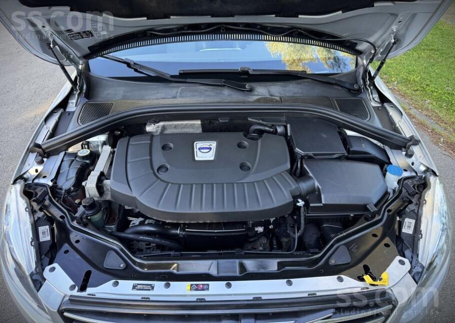 Grey Volvo XC60 2015 in Jurmala, with an engine capacity of 2.00 L and mileage of 268 thousand km for 13300 €, photo 18 on AUTOMOTO.COM.LV