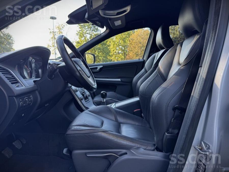 Grey Volvo XC60 2015 in Jurmala, with an engine capacity of 2.00 L and mileage of 268 thousand km for 13300 €, photo 20 on AUTOMOTO.COM.LV