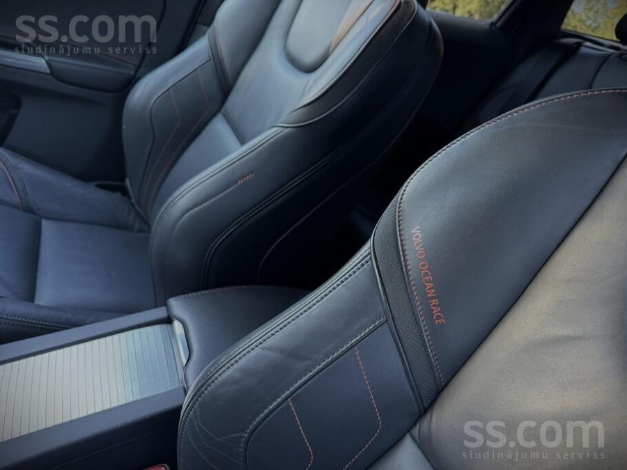 Grey Volvo XC60 2015 in Jurmala, with an engine capacity of 2.00 L and mileage of 268 thousand km for 13300 €, photo 24 on AUTOMOTO.COM.LV