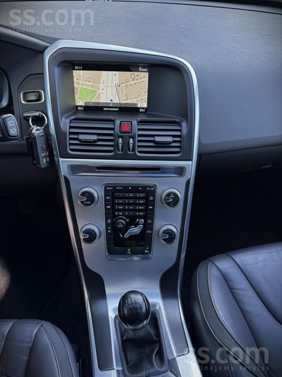 Grey Volvo XC60 2015 in Jurmala, with an engine capacity of 2.00 L and mileage of 268 thousand km for 13300 €, photo 27 on AUTOMOTO.COM.LV