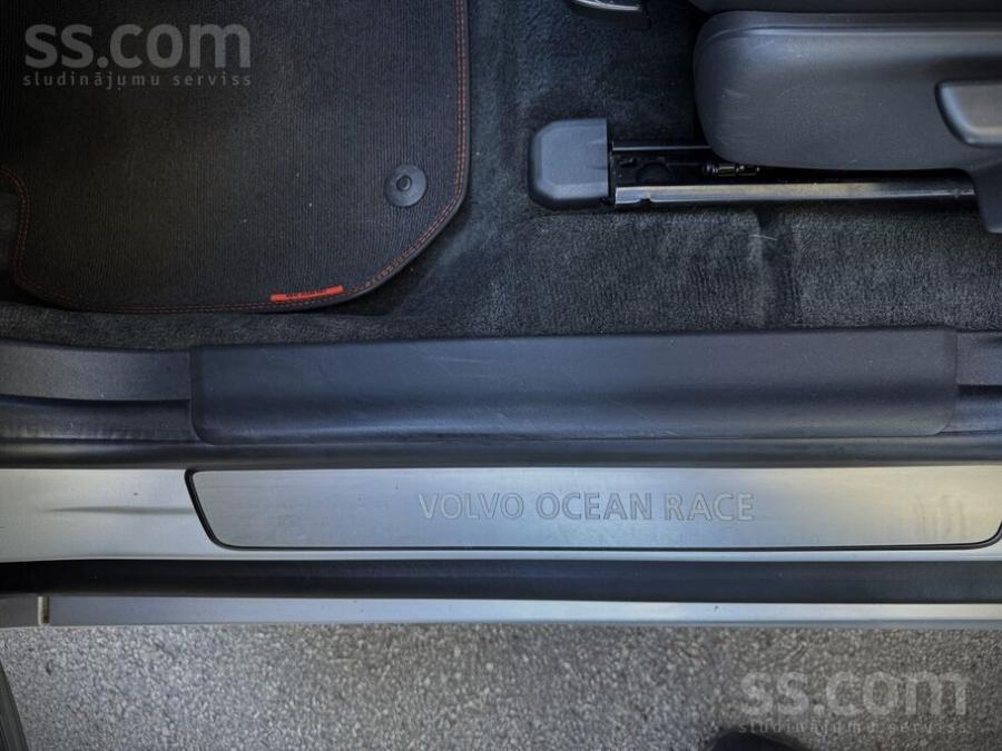 Grey Volvo XC60 2015 in Jurmala, with an engine capacity of 2.00 L and mileage of 268 thousand km for 13300 €, photo 30 on AUTOMOTO.COM.LV