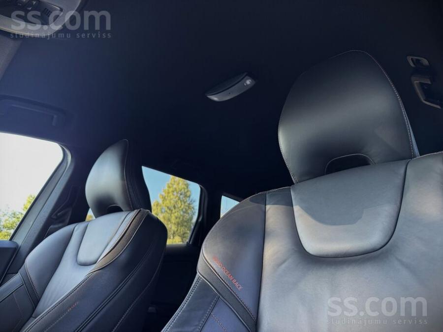 Grey Volvo XC60 2015 in Jurmala, with an engine capacity of 2.00 L and mileage of 268 thousand km for 13300 €, photo 31 on AUTOMOTO.COM.LV