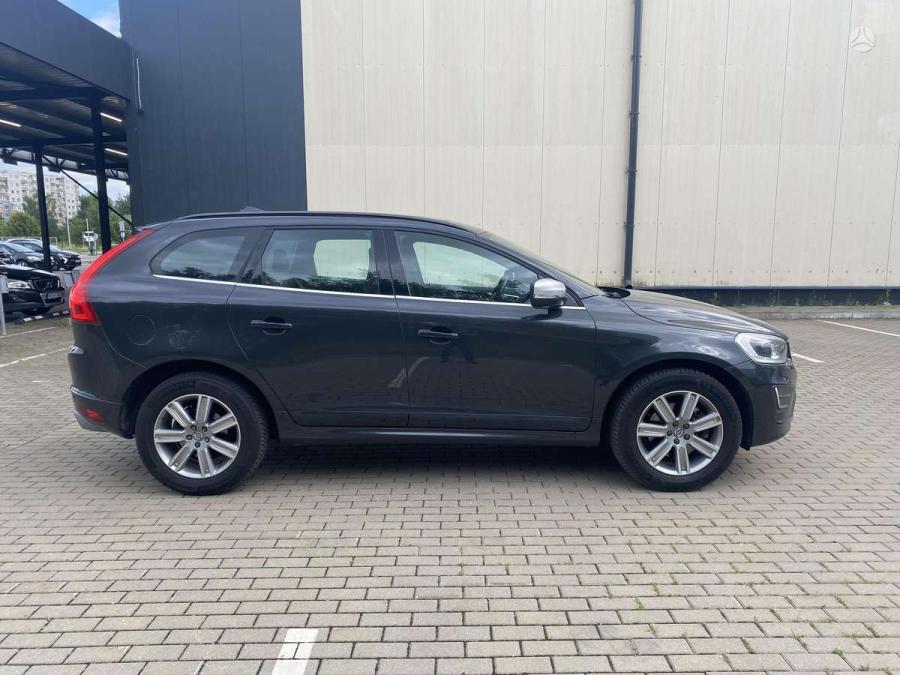 Grey Volvo XC60 2015 in Vilnius, with an engine capacity of 2.40 L and mileage of 195 thousand km for 14250 €, photo 5 on AUTOMOTO.COM.LV