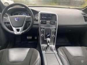 Grey Volvo XC60 2015 in Vilnius, with an engine capacity of 2.40 L and mileage of 195 thousand km for 14250 €, photo 12 on AUTOMOTO.COM.LV