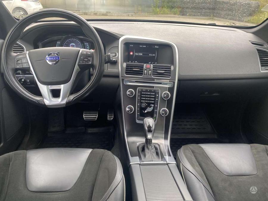 Grey Volvo XC60 2015 in Vilnius, with an engine capacity of 2.40 L and mileage of 195 thousand km for 14250 €, photo 12 on AUTOMOTO.COM.LV