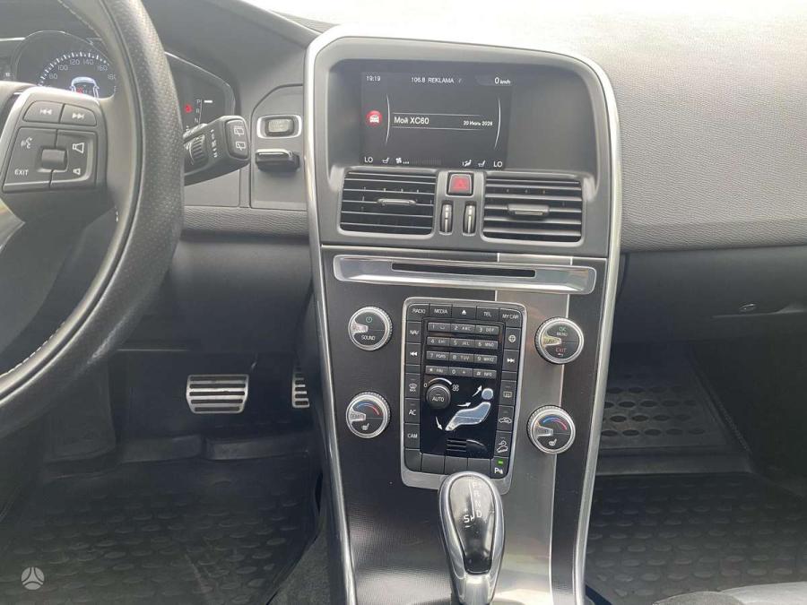 Grey Volvo XC60 2015 in Vilnius, with an engine capacity of 2.40 L and mileage of 195 thousand km for 14250 €, photo 13 on AUTOMOTO.COM.LV