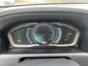 Grey Volvo XC60 2015 in Vilnius, with an engine capacity of 2.40 L and mileage of 195 thousand km for 14250 €, photo 14 on AUTOMOTO.COM.LV