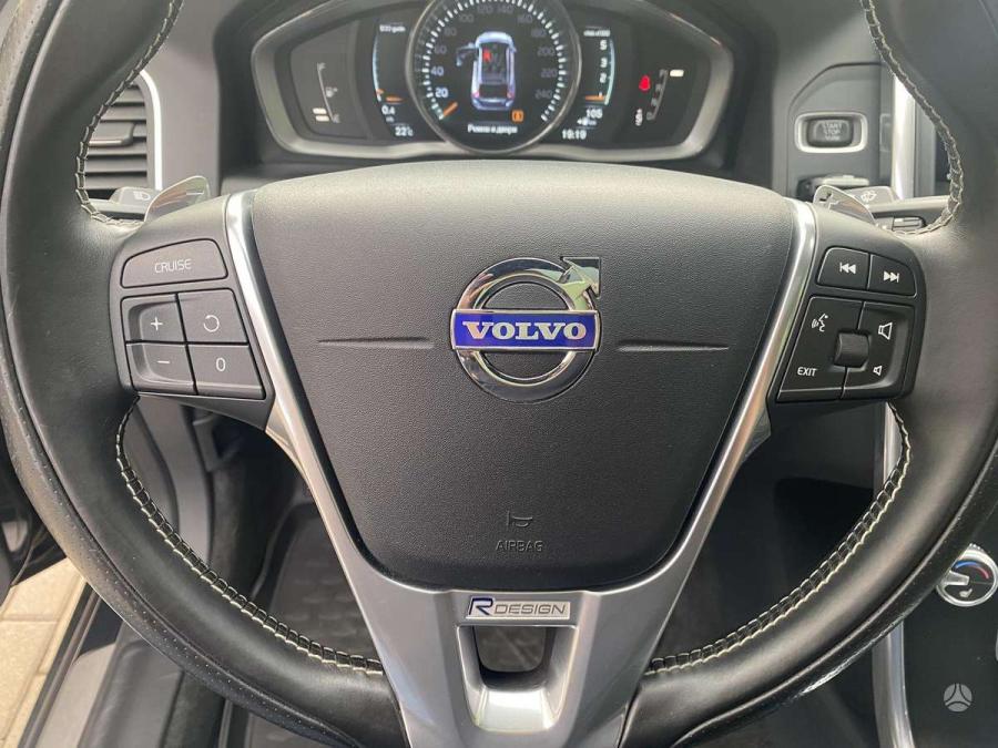 Grey Volvo XC60 2015 in Vilnius, with an engine capacity of 2.40 L and mileage of 195 thousand km for 14250 €, photo 16 on AUTOMOTO.COM.LV