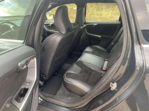 Grey Volvo XC60 2015 in Vilnius, with an engine capacity of 2.40 L and mileage of 195 thousand km for 14250 €, photo 22 on AUTOMOTO.COM.LV